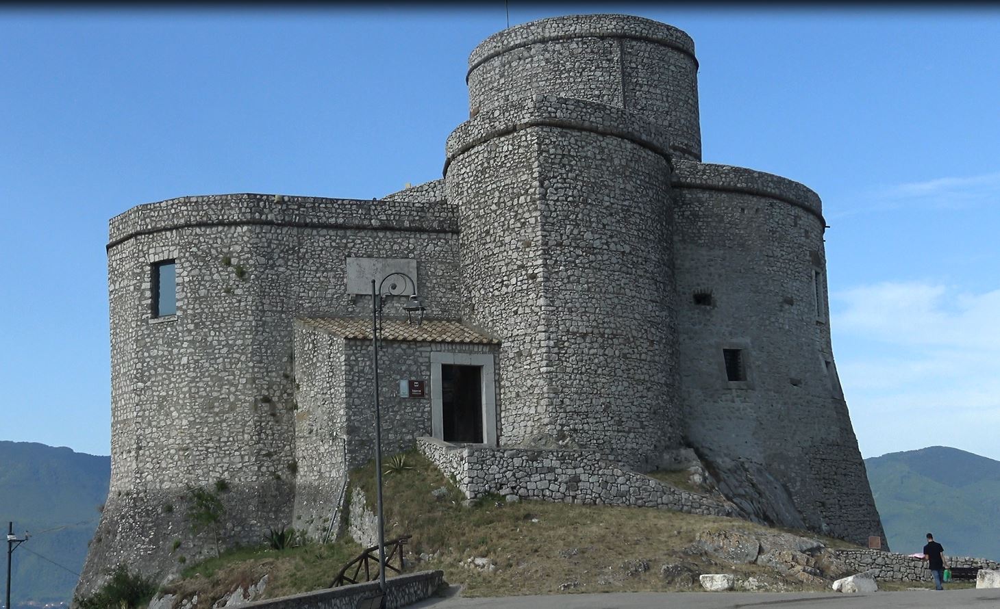"D'in su la vetta della torre antica..." - Lab TV Lab TV
