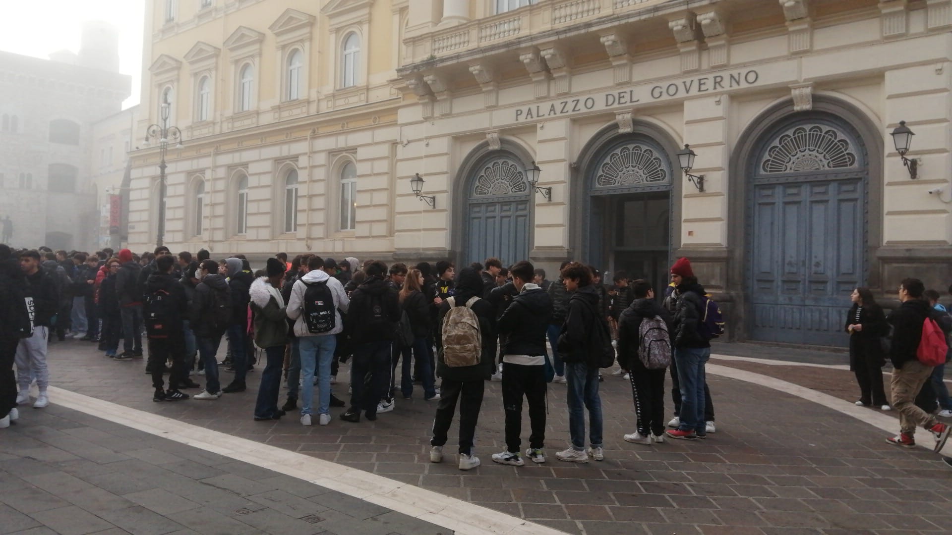 Aule fredde all'Istituto Tecnico Lucarelli di Benevento, gli studenti ... Aule fredde all'Istituto Tecnico Lucarelli di Benevento, gli studenti ...