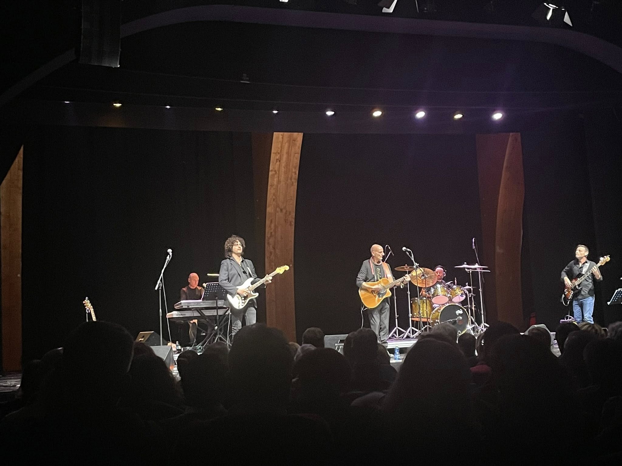 Morcone, Capodanno in musica: Roberto Pambianchi canta Lucio Battisti ...